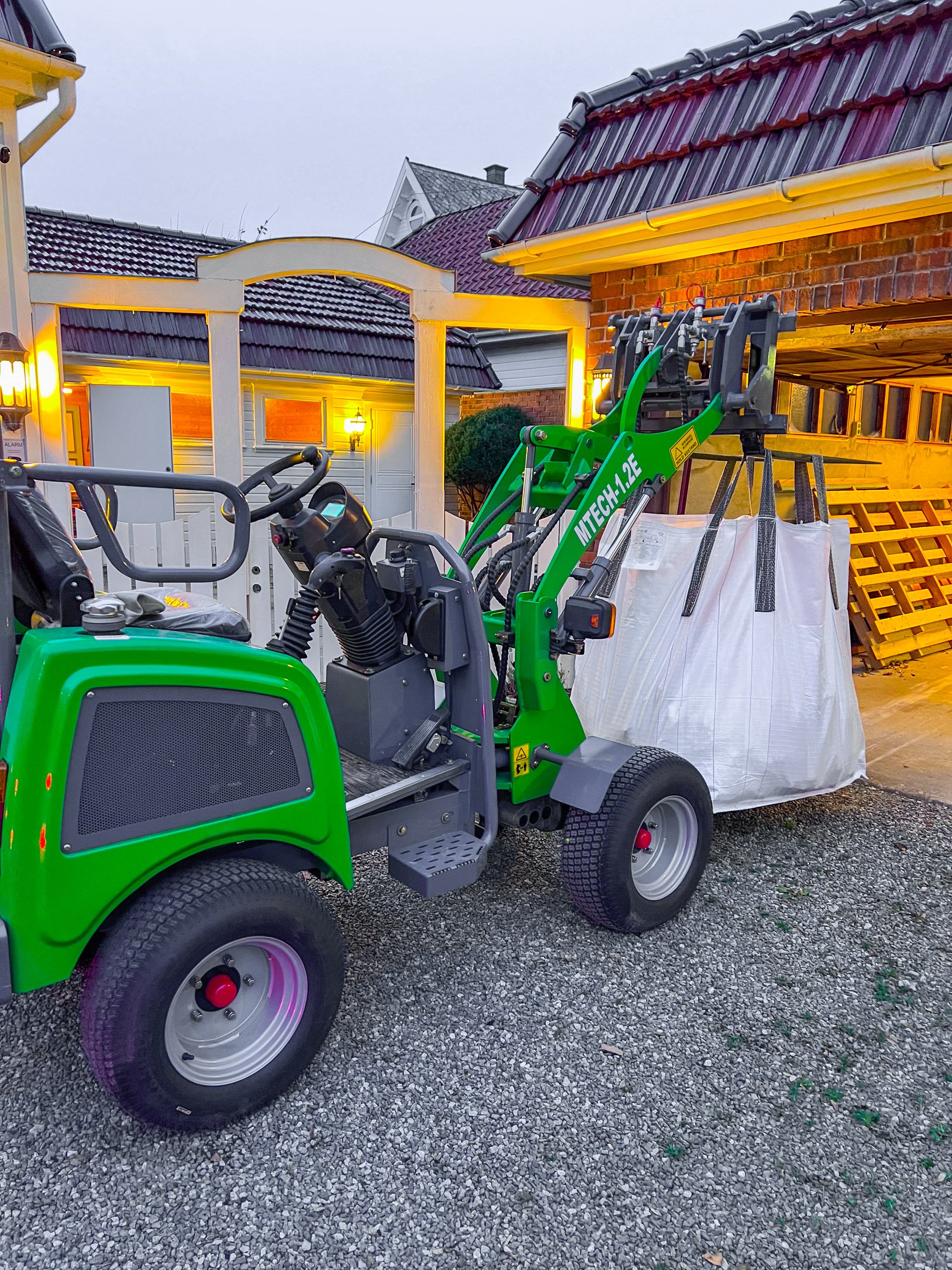 Elektrisk hjullaster RWX MTECH 1.2-E 4x4 - Wee.no