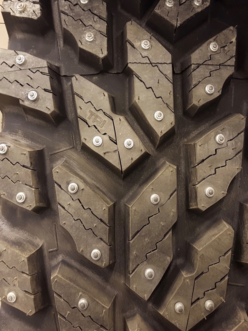 Pigger til dekk 7,9x9,8mm poser 100 stykk - Wee.no