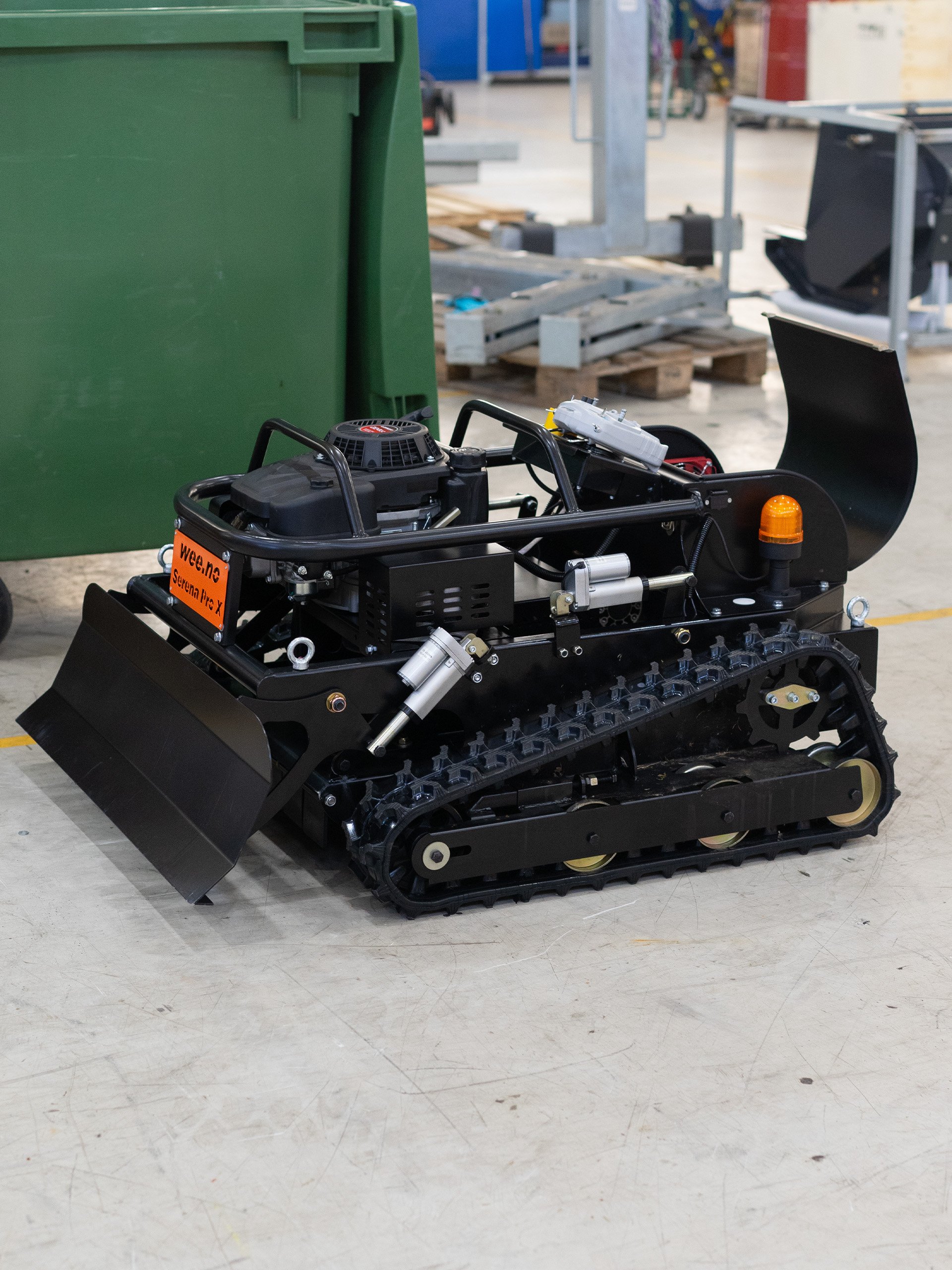 Fjernstyrt gressklipper Serena Pro X 7.5hk med elektrisk start - Wee.no