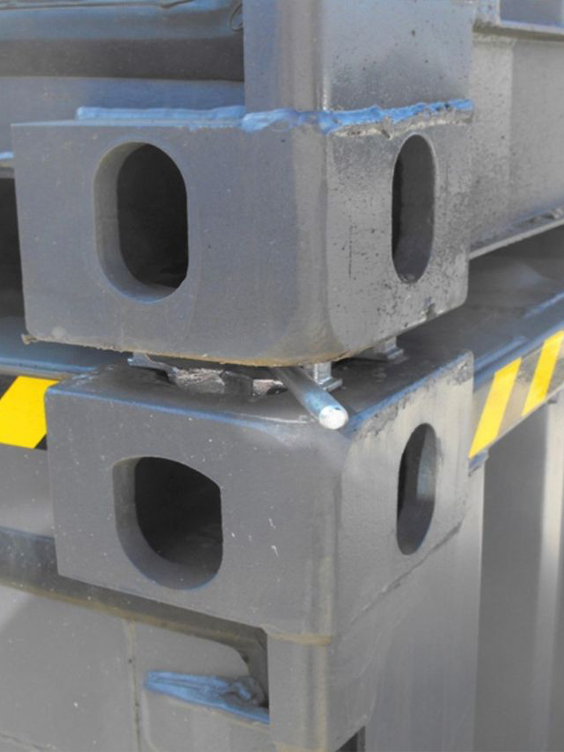 Containerlås topp for å stable containere - Wee.no