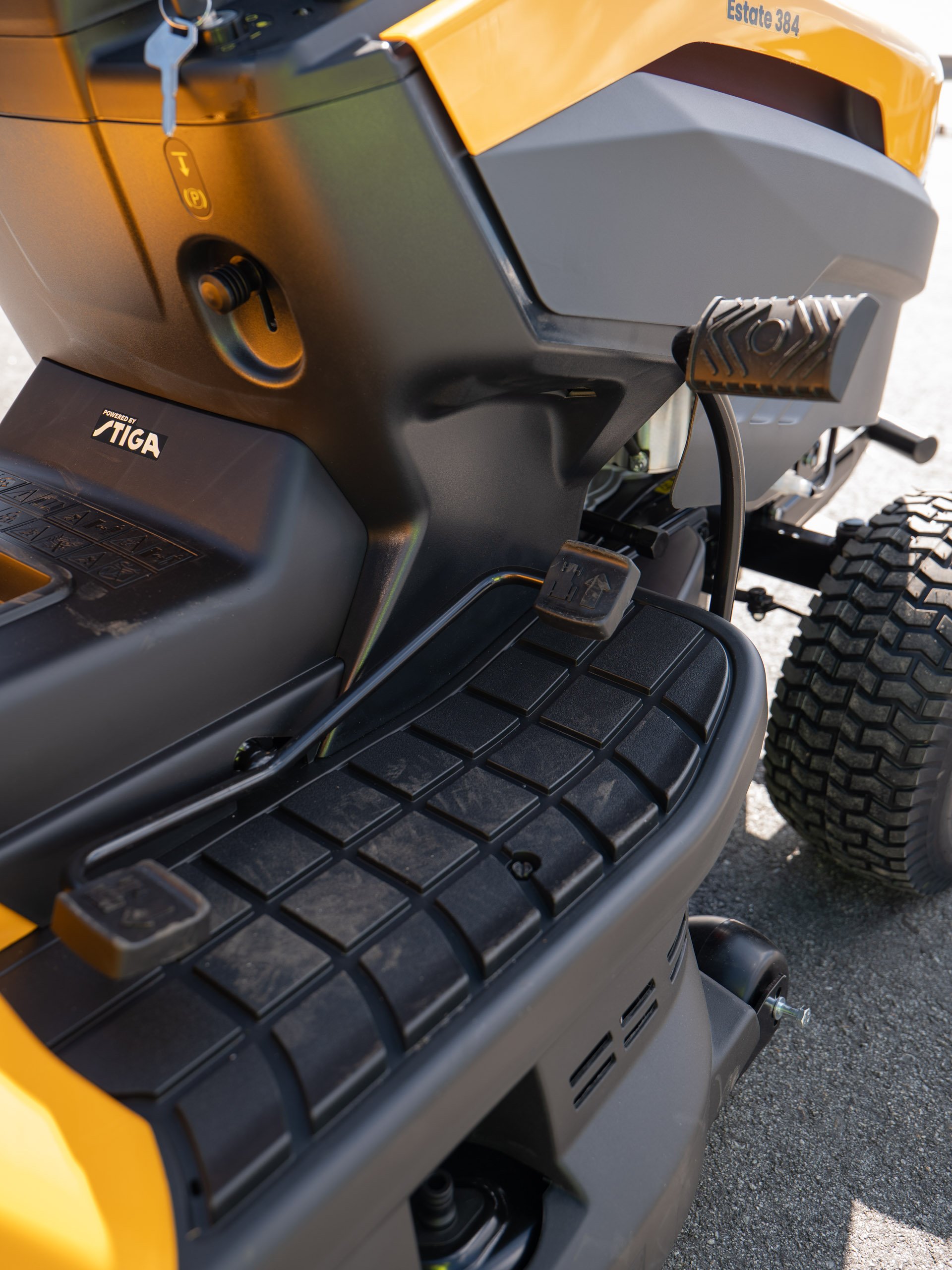 Hagetraktor Stiga Estate 384 ST 450 - Wee.no