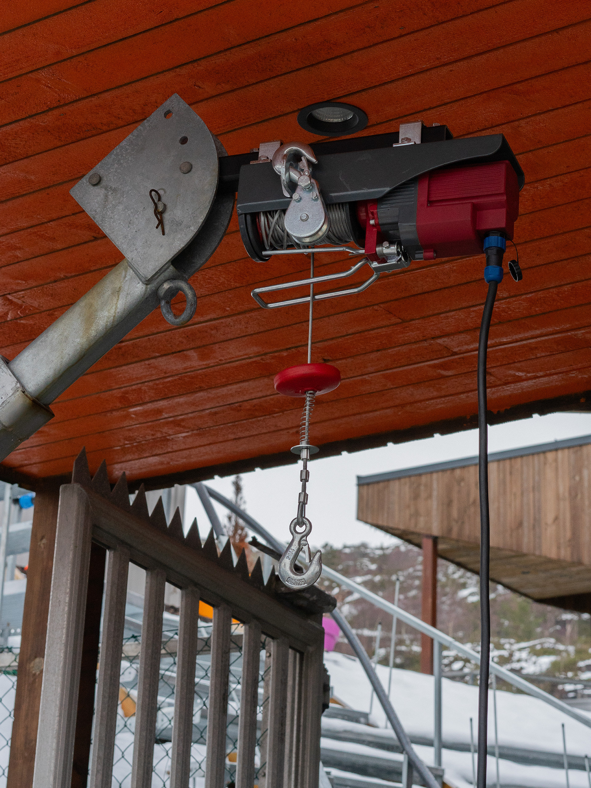 Elektrisk vinsj med fjernkontroll 18V Viktor - Wee.no
